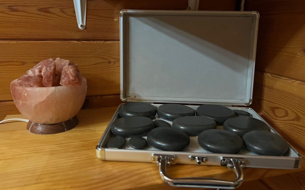 Masajes con piedras calientes. - MaderoFitness